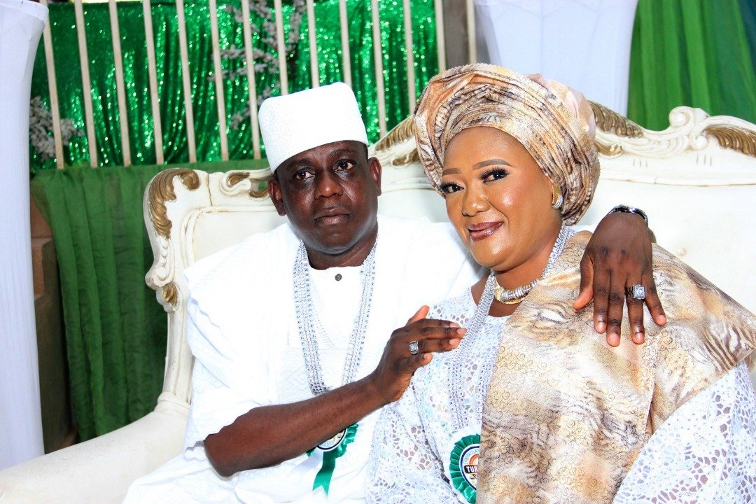 ALHAJI KAMILUDEEN BABATUNDE AKANBI OSINUSI & WIFE TURBANNED IN IJEBU ...